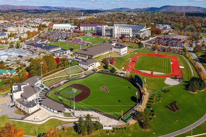 Ivan Morozov | 2021.11.01 | 2021.11.01. Fall Colors on campus. Virginia ...